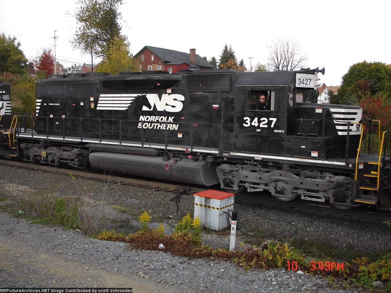 NS 3427 pushing an empty coal drag down "The Slide"